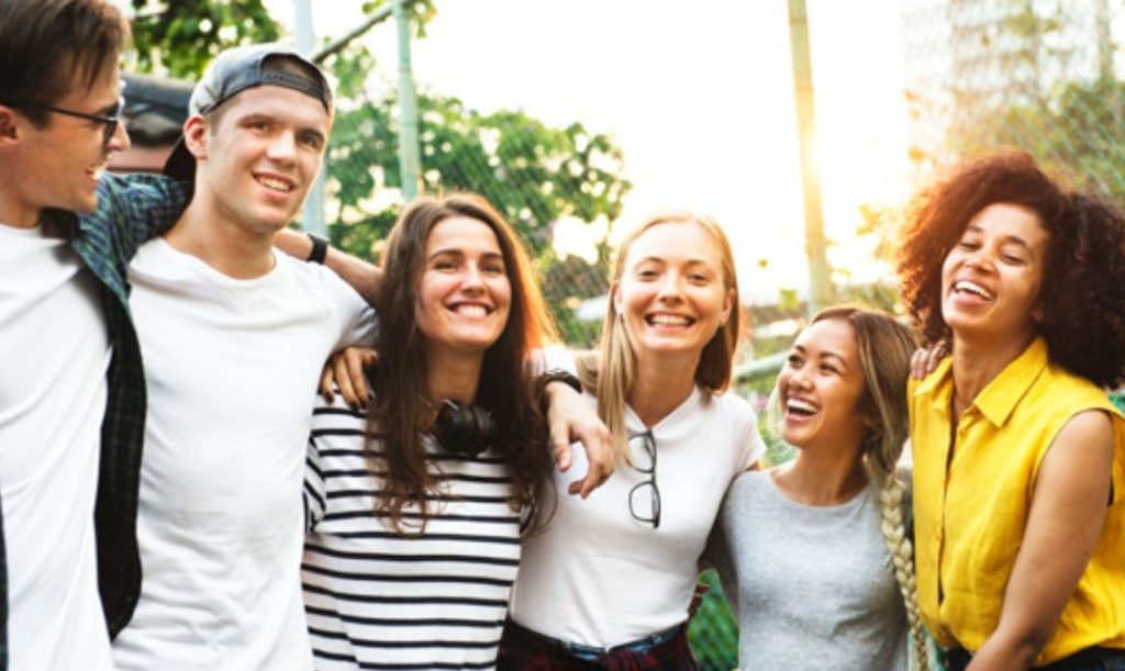 Beneficios de hacer amigos a través de Internet