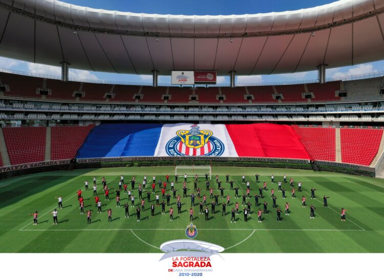 Chivas celebra 10 años del Estadio Akron con foto del Tapatío y el ...