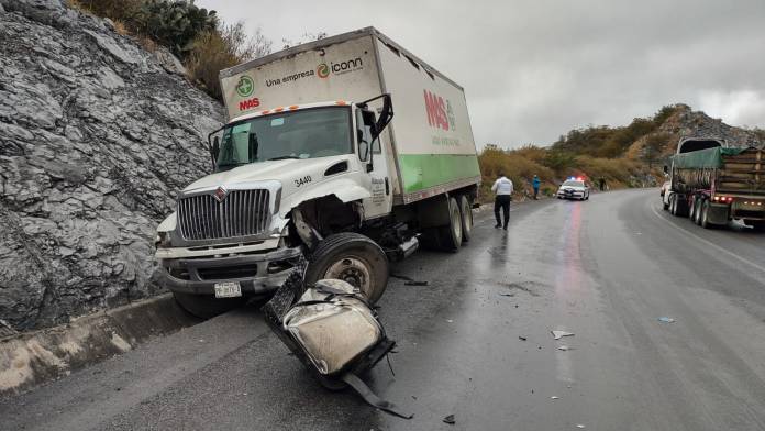 Familia se lesiona en aparatoso choque en ruta Victoria-Tula