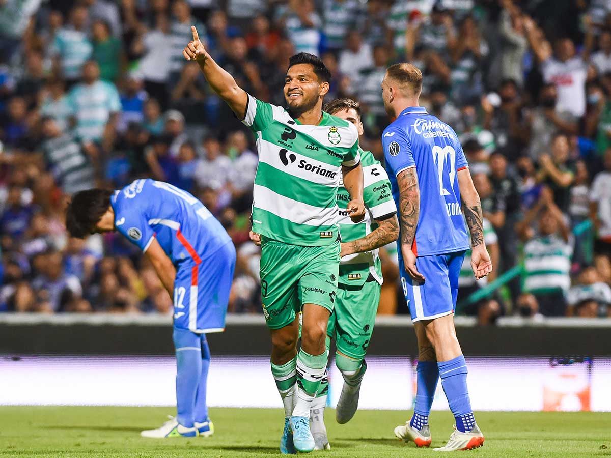 Santos Laguna golea 4-0 al Cruz Azul