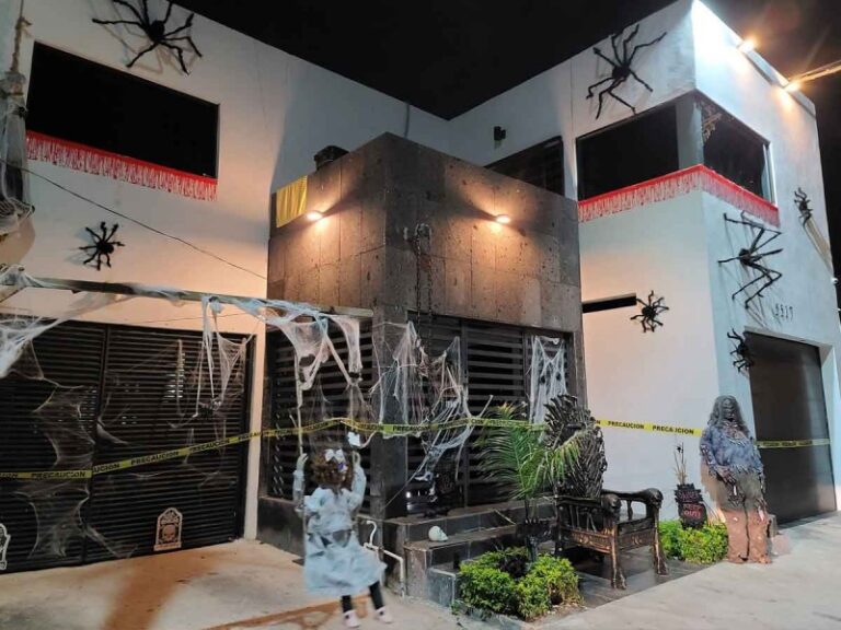 Casa 'embrujada' en Nuevo Laredo causa pavor por decoración de Halloween