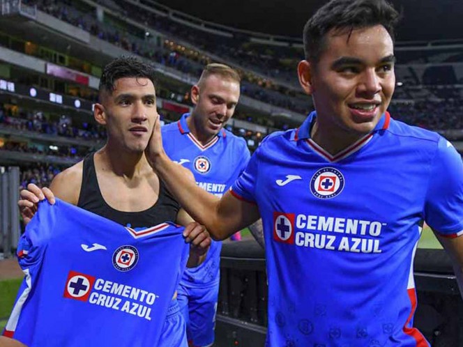 Cruz Azul venció a 2-1 Chivas de último minuto; recibirá repechaje en casa