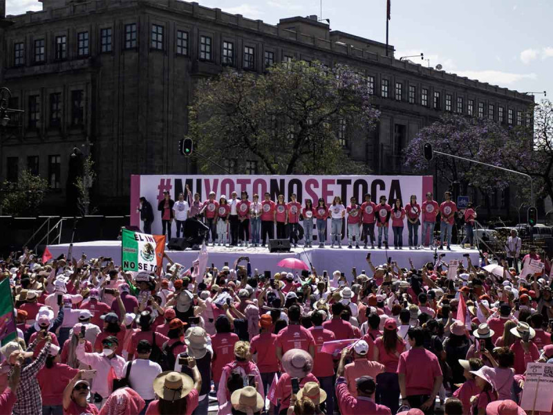 La clase política mexicana presente en mitin en favor del INE