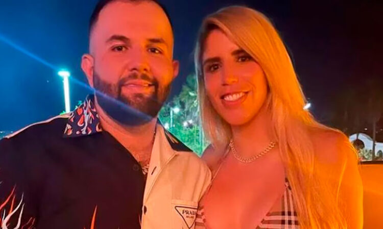 Carín León se habría separado de su esposa desde hace mes y medio