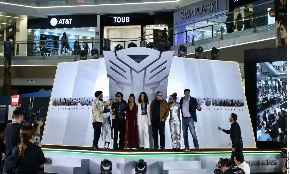 Elenco de transformers celebra premiere latinoamericana en México