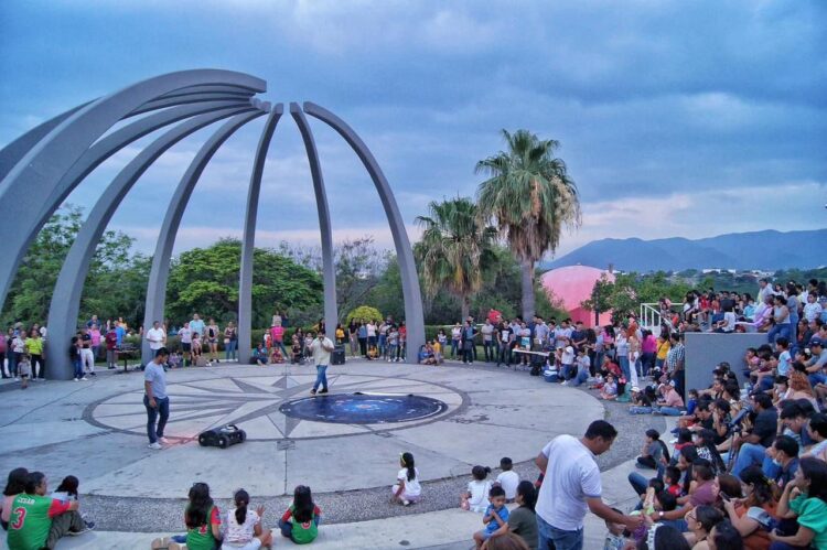 Disfrutan familias de Jornada Astronómica en el Museo Tamux