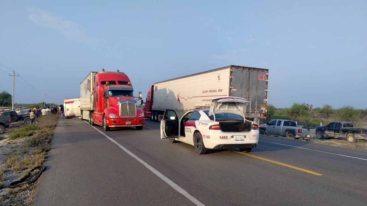 Vuelca un tráiler y cierran la carretera Victoria-Tula