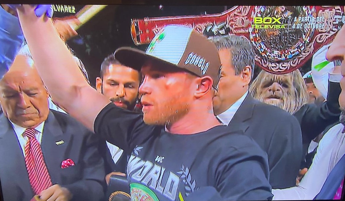 "Canelo' Álvarez vence por decisión a Edgar Berlanga en Las Vegas